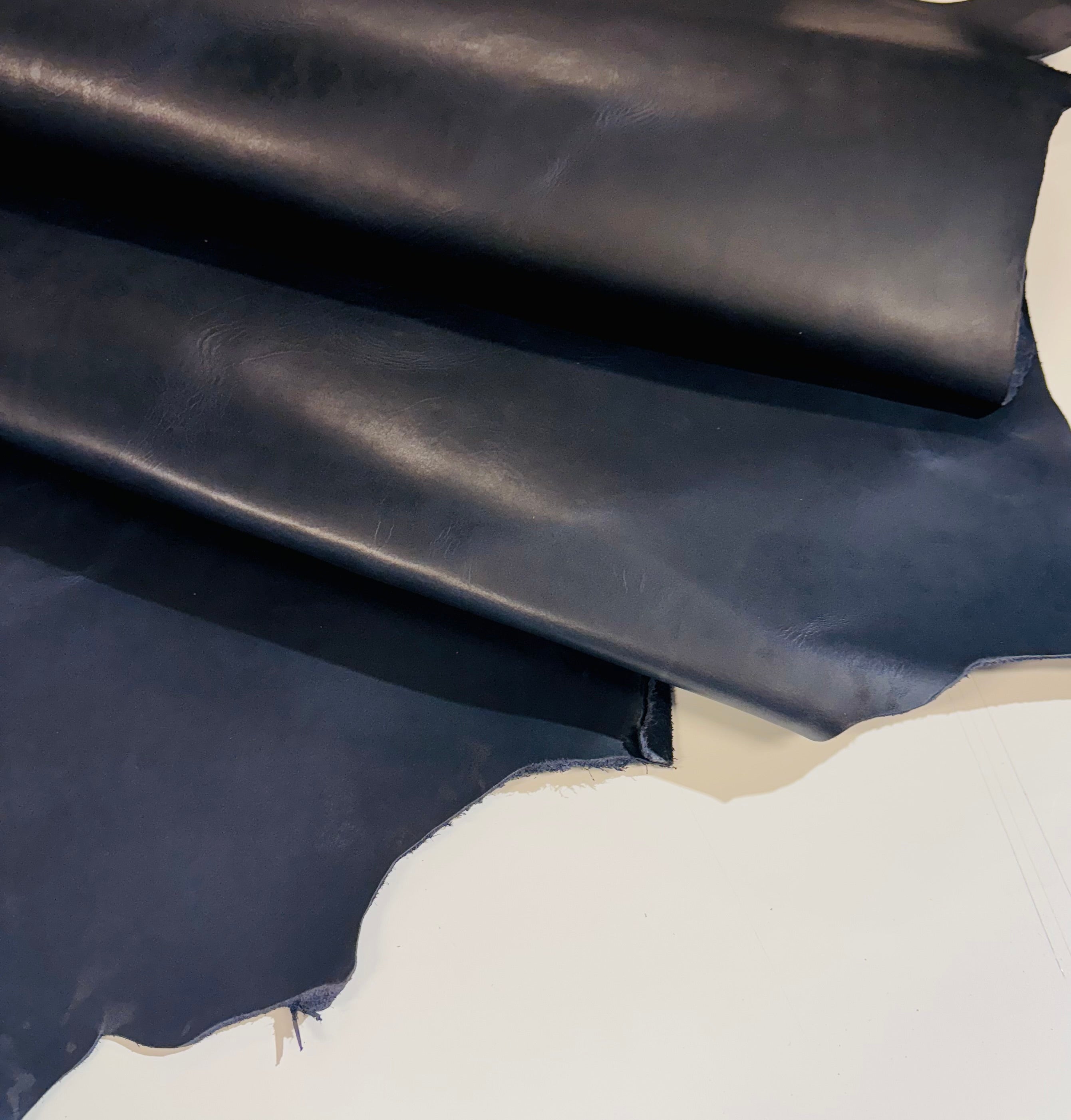 HORIZON- NAVY- ITALIAN VEGETABLE TANNED PULL UP – a leatherstore