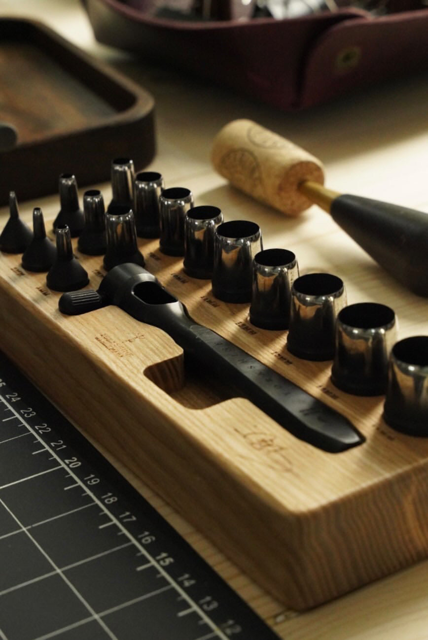15 in 1 round punch set, wooden base- YORKSHINE – a leatherstore