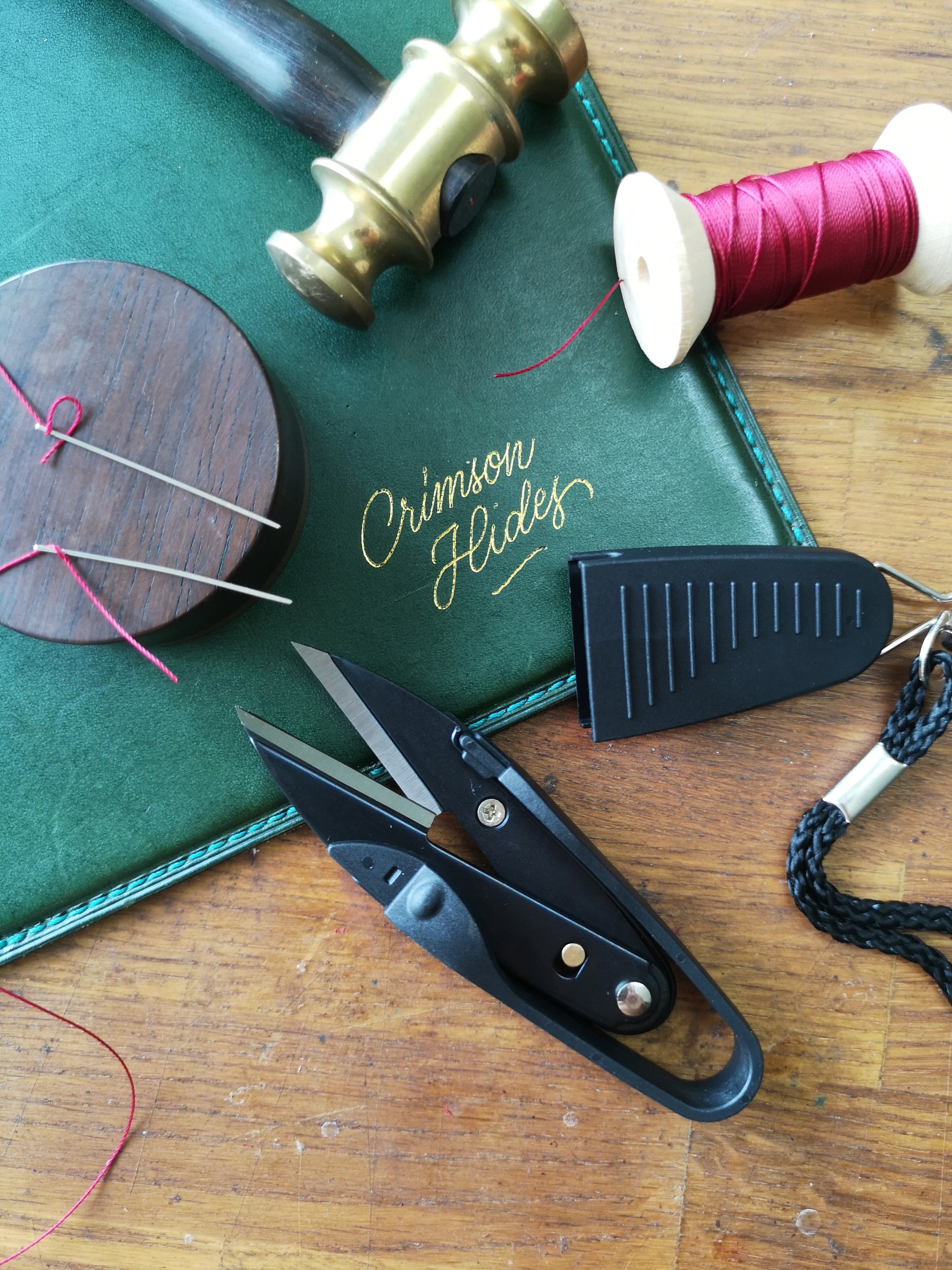 Thread Nipper - Crimson – a leatherstore